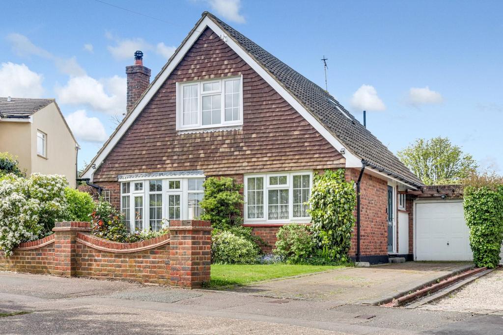 Shoebury Road, Thorpe Bay SS1 3 bed chalet - £485,000