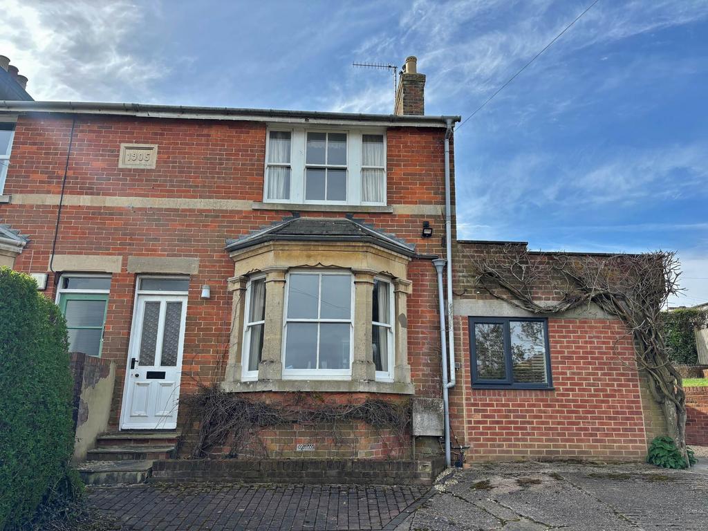 High Street, Manton, SN8 4HH 2 bed semi-detached house - £495,000
