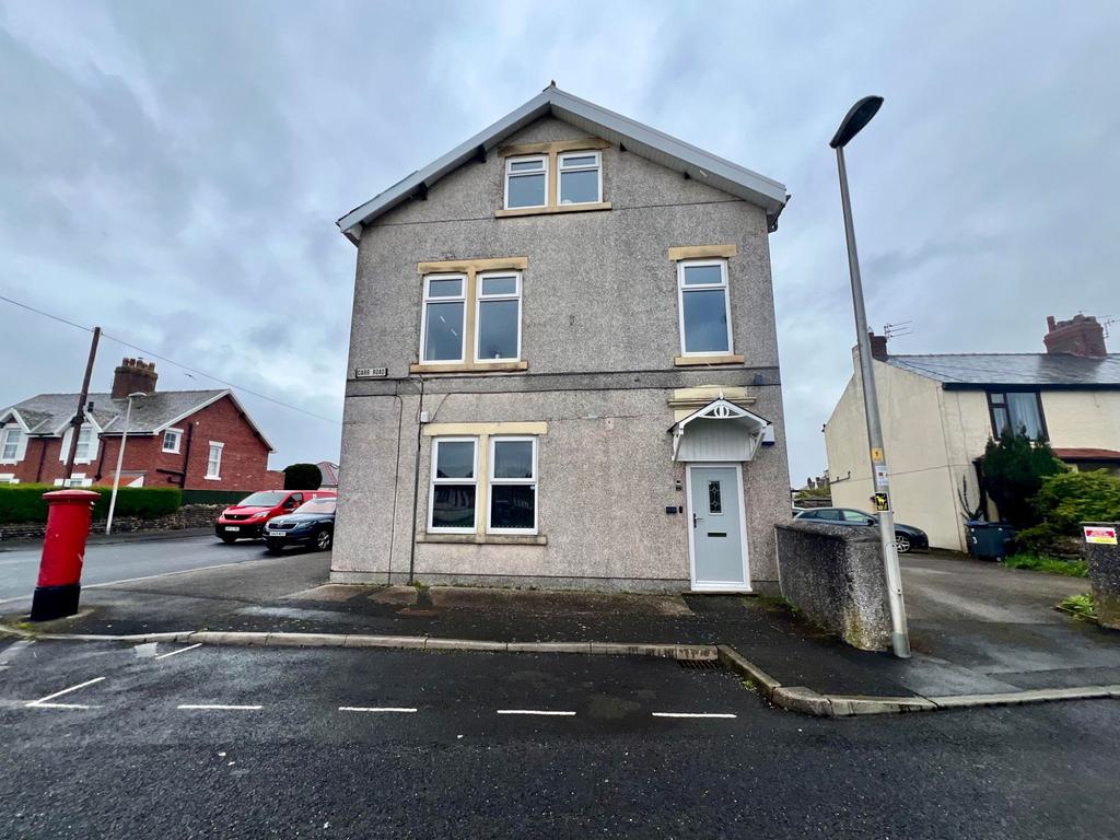 2-4 Carr Road, Cleveleys FY5 2 bed flat - £60,000