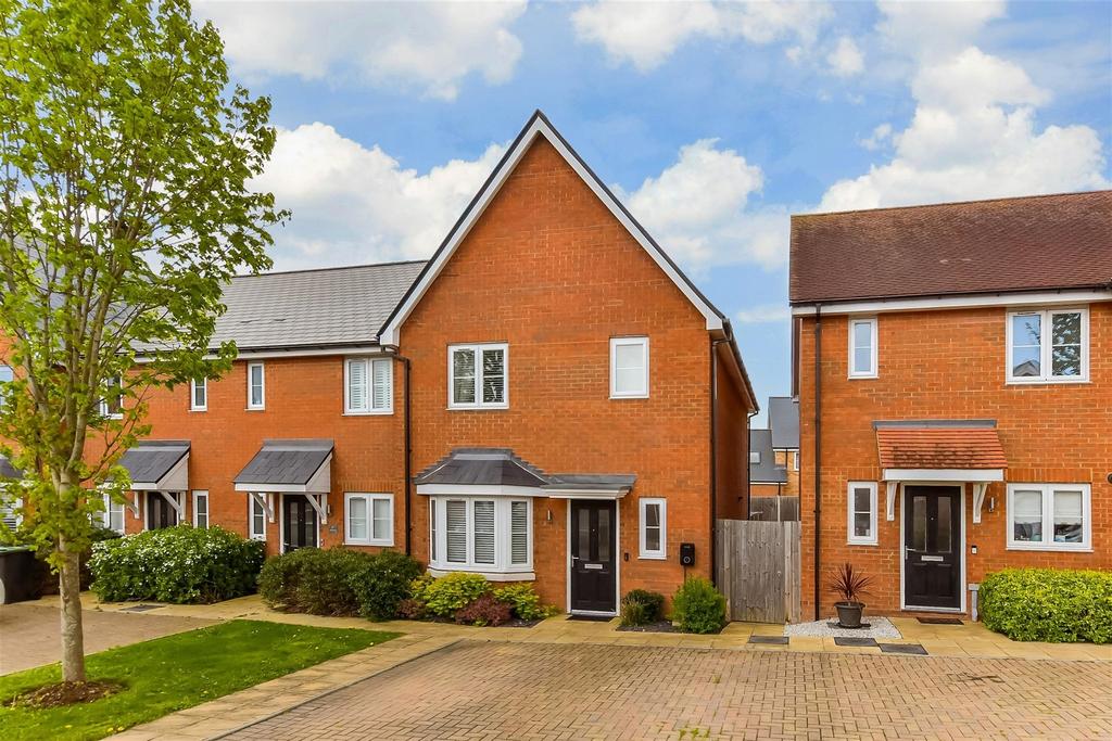 Sun Marsh Way, Gravesend, Kent 3 bed semi-detached house - £400,000
