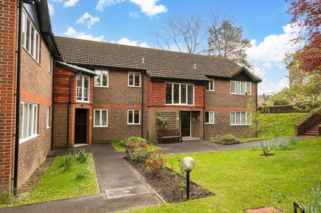 Hartfield Road, Forest Row RH18 2 bed flat - £190,000