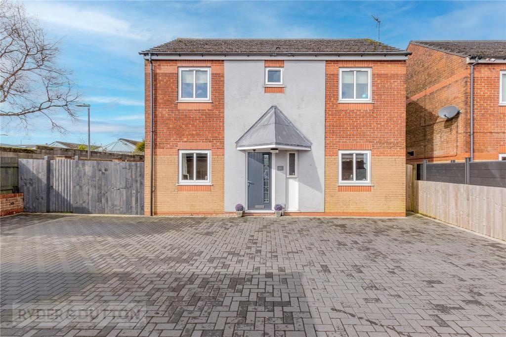 Heathmoor Park Road, Halifax, West Yorkshire, HX2 3 bed detached house ...