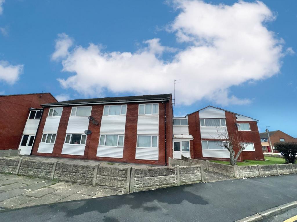 Sevenoaks Court, Cleveleys FY5 3 bed apartment - £117,500