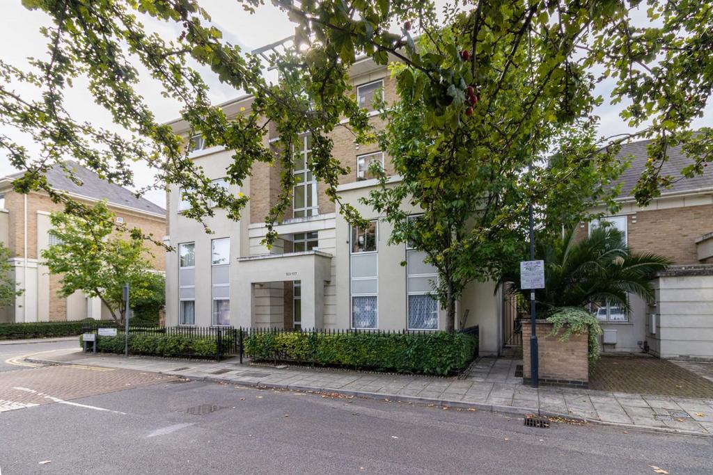 Carlton Vale, London, NW6 2 bed apartment - £550,000