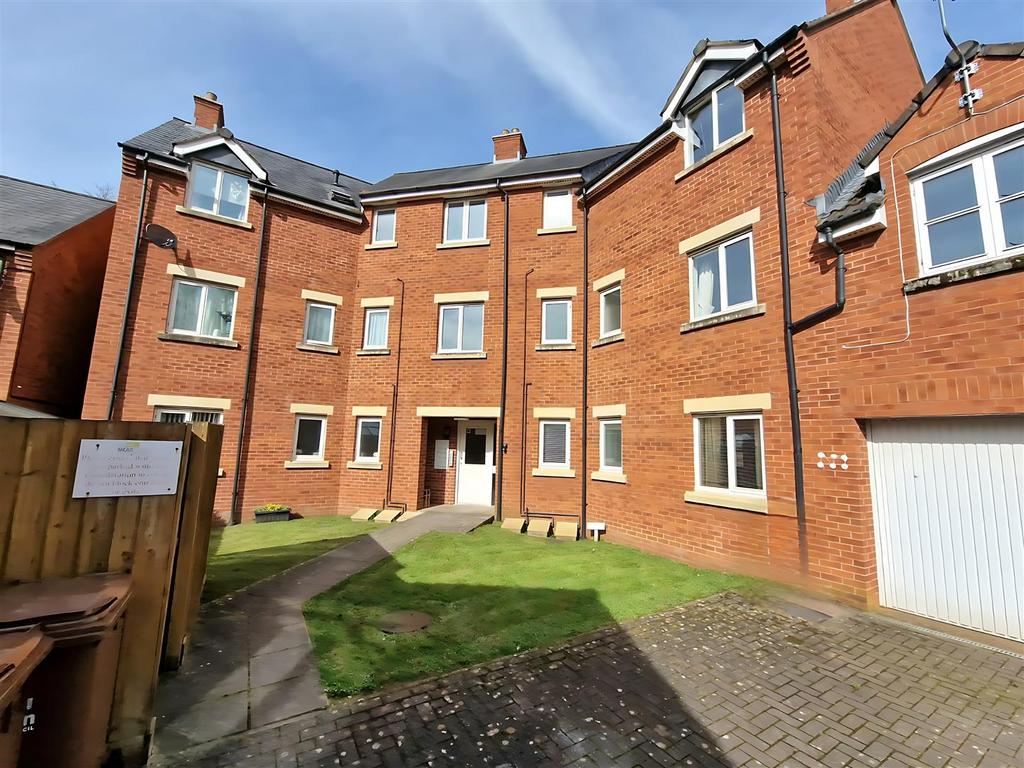 Tidcombe Walk, Tiverton EX16 2 bed apartment - £195,000