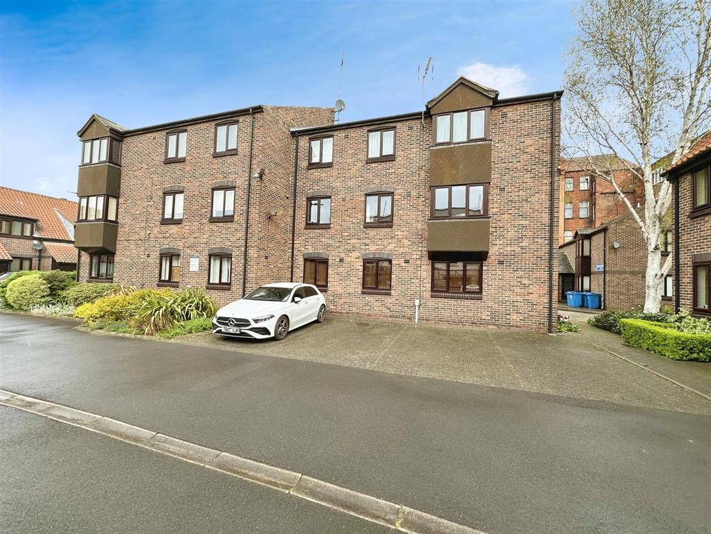 Grammar School Yard, Fish Street... 2 bed flat for sale - £125,000