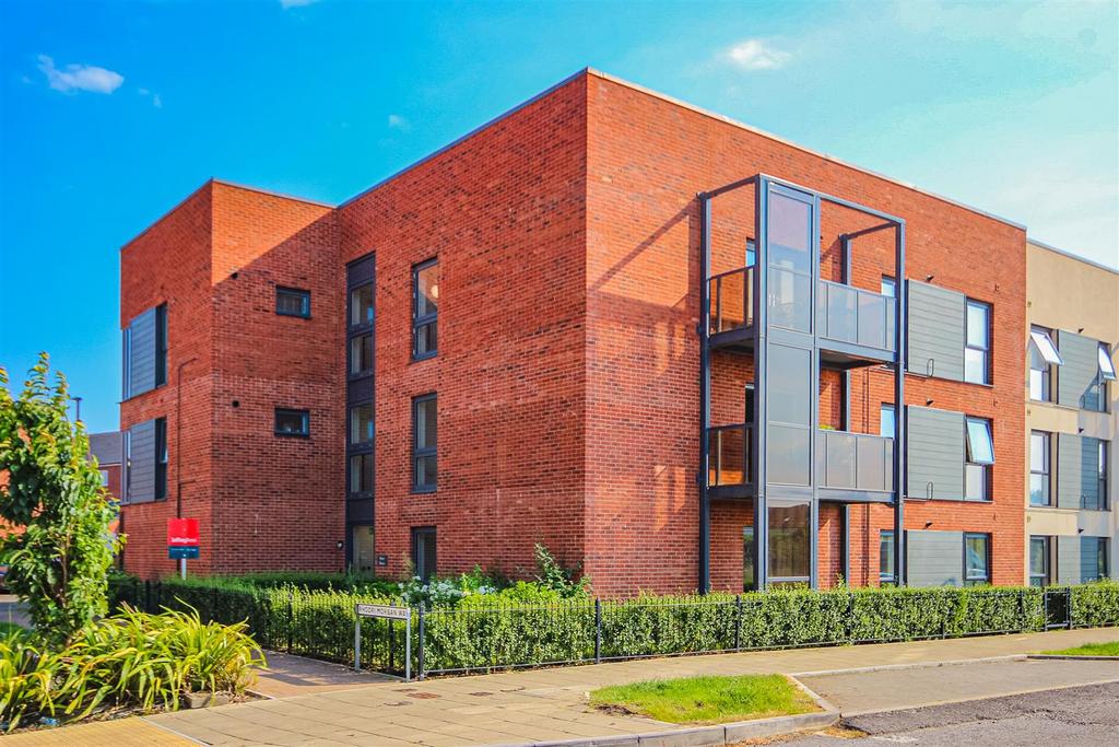 Rhodri Morgan Way, Cardiff CF11 2 bed flat for sale - £215,000