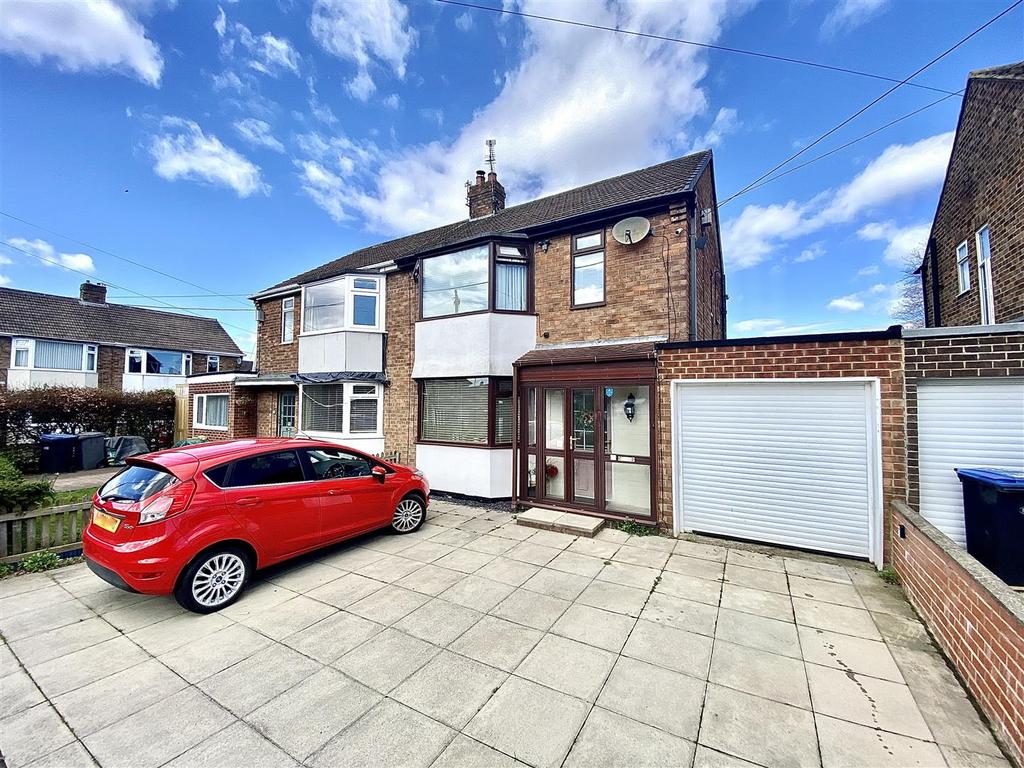 Moor Crescent, Gilesgate, Durham 3 bed semi-detached house - £199,950