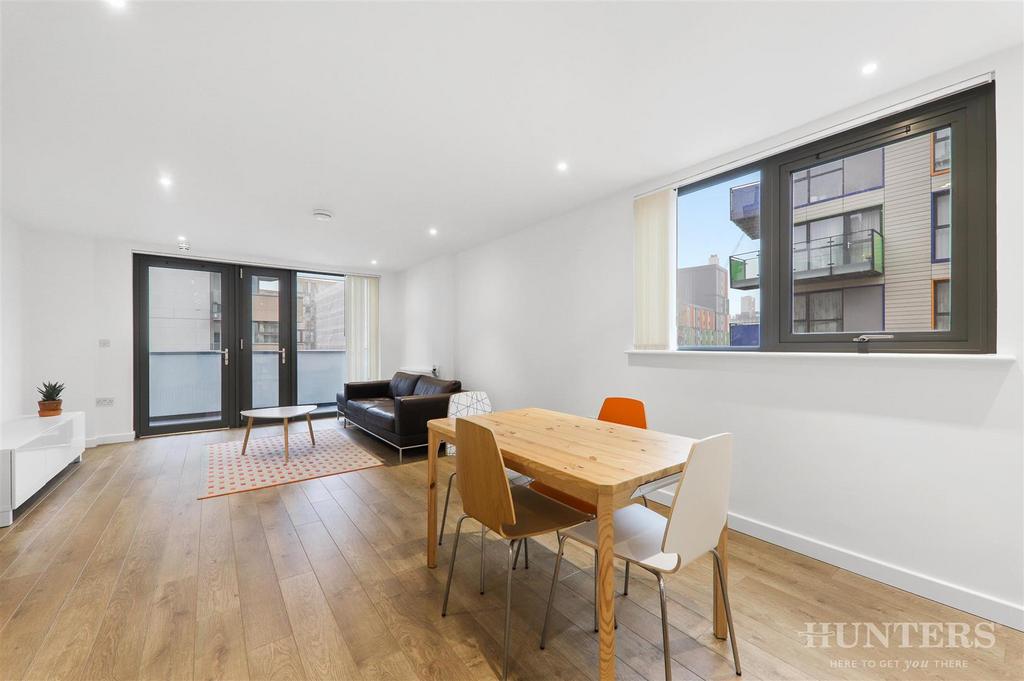 Waterside Way, London, N17 2 bed flat - £2,000 pcm (£462 pw)