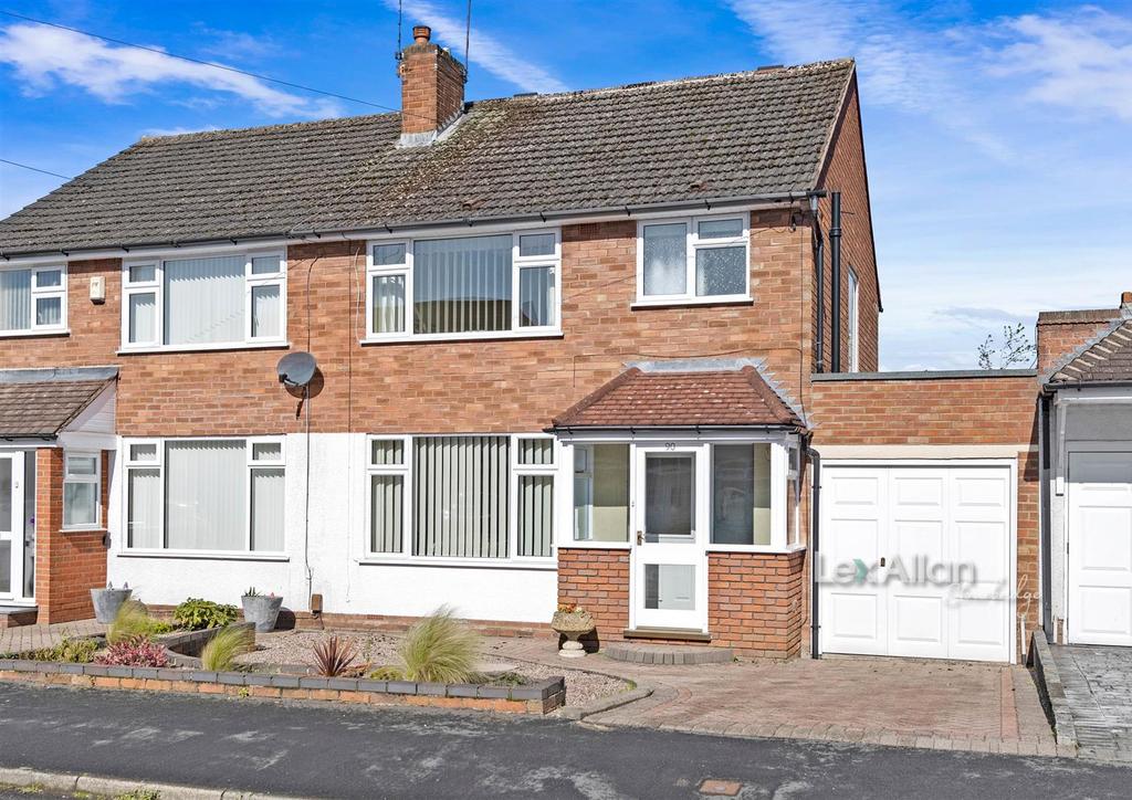 Beachcroft Road Kingswinford 3 Bed Semi Detached House For Sale £280 000