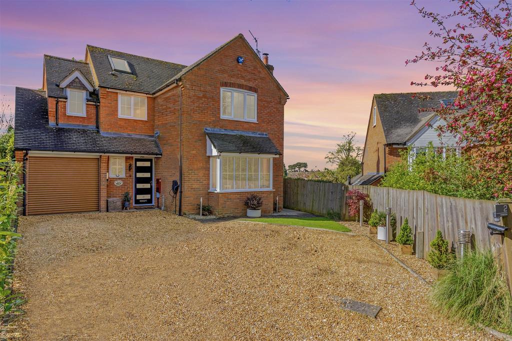 Horsepond, Great Brickhill... 4 bed detached house - £635,000