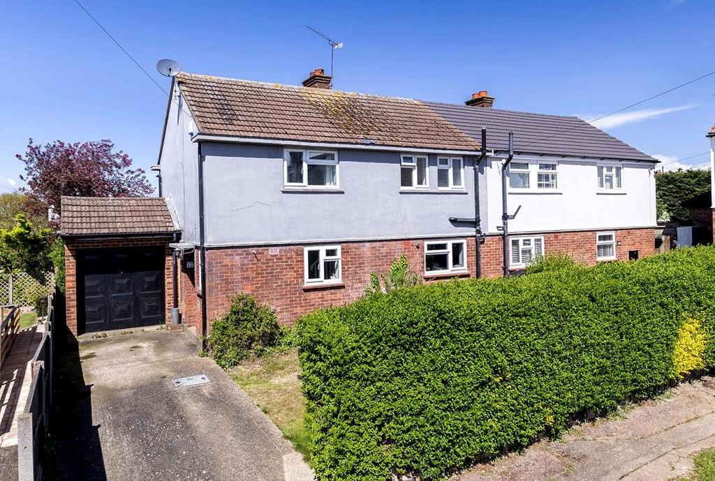 Beaconfield Road, Epping 3 bed semi-detached house - £530,000