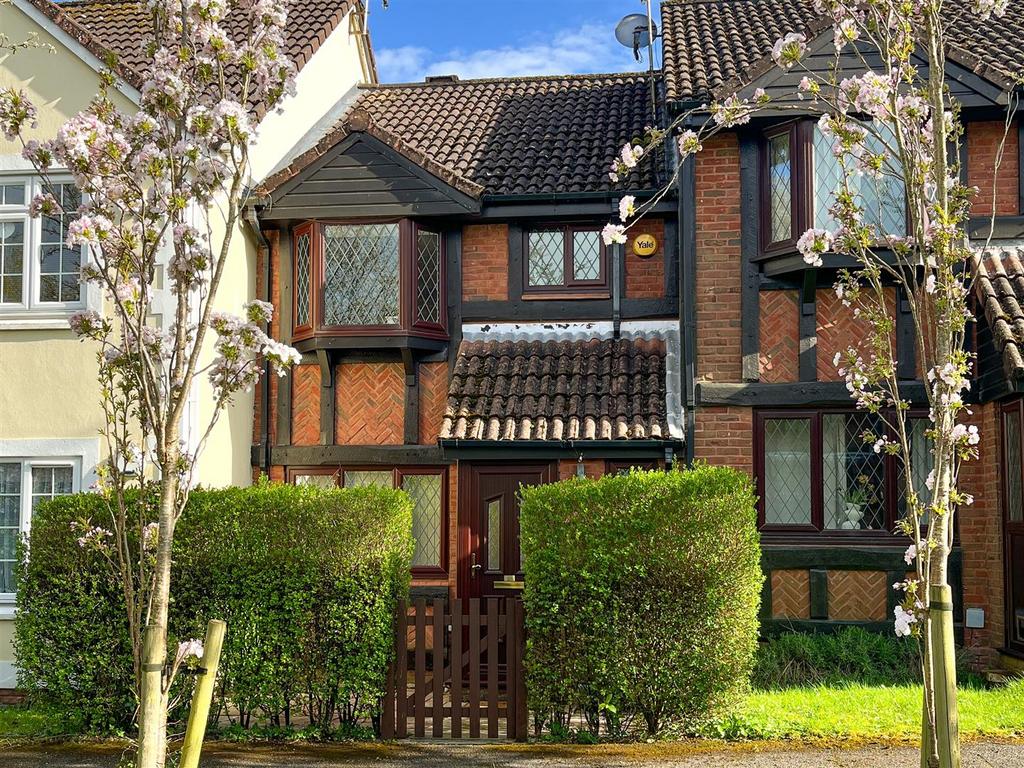 Royal Close, Basingstoke RG22 3 bed terraced house - £355,000