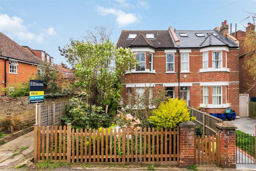 Durham Road, West Wimbledon SW20 1 bed flat - £490,000
