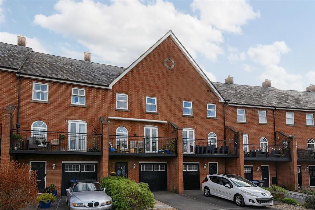 Hillier Road, Devizes, SN10 3 bed terraced house - £350,000