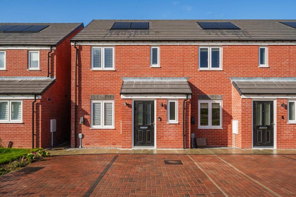 Bracken Way, Selby 3 bed end of terrace house - £230,000
