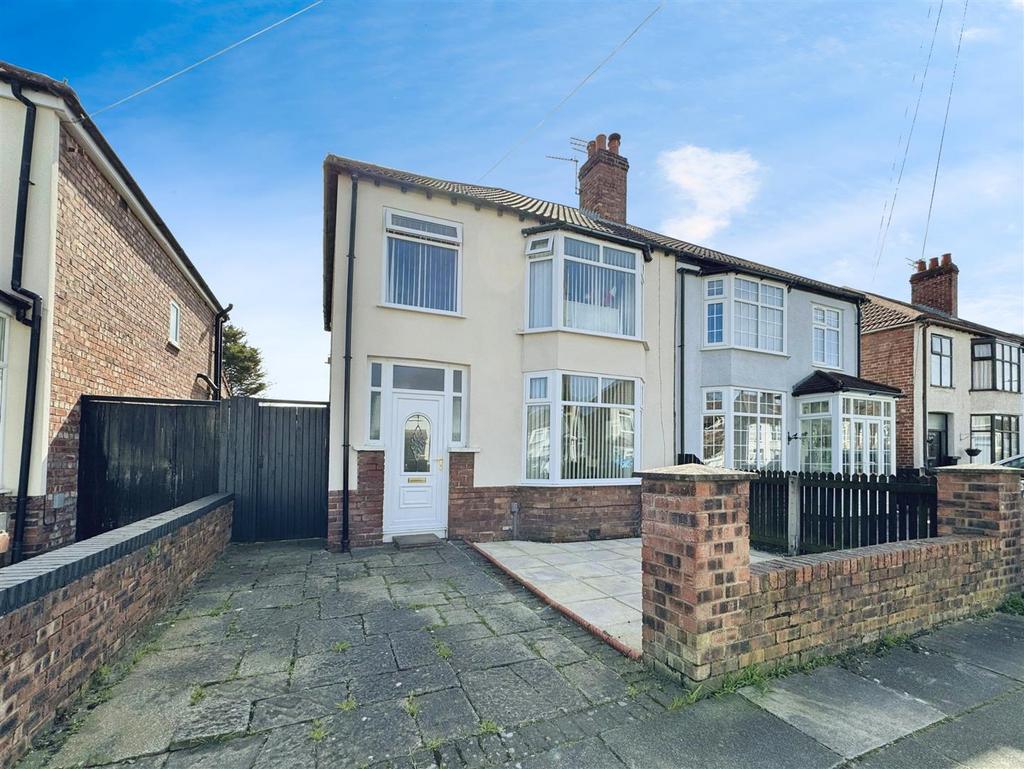 Miller Avenue, Crosby, Liverpool 3 bed semi-detached house - £310,000