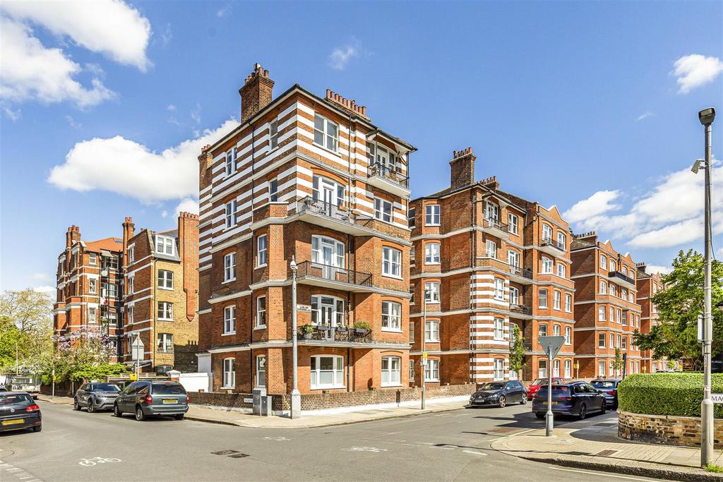 Albert Palace Mansions, London SW11 2 bed flat - £800,000