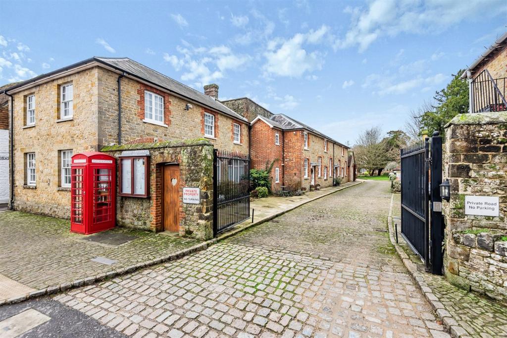 North Street, Midhurst, GU29 2 bed apartment - £250,000