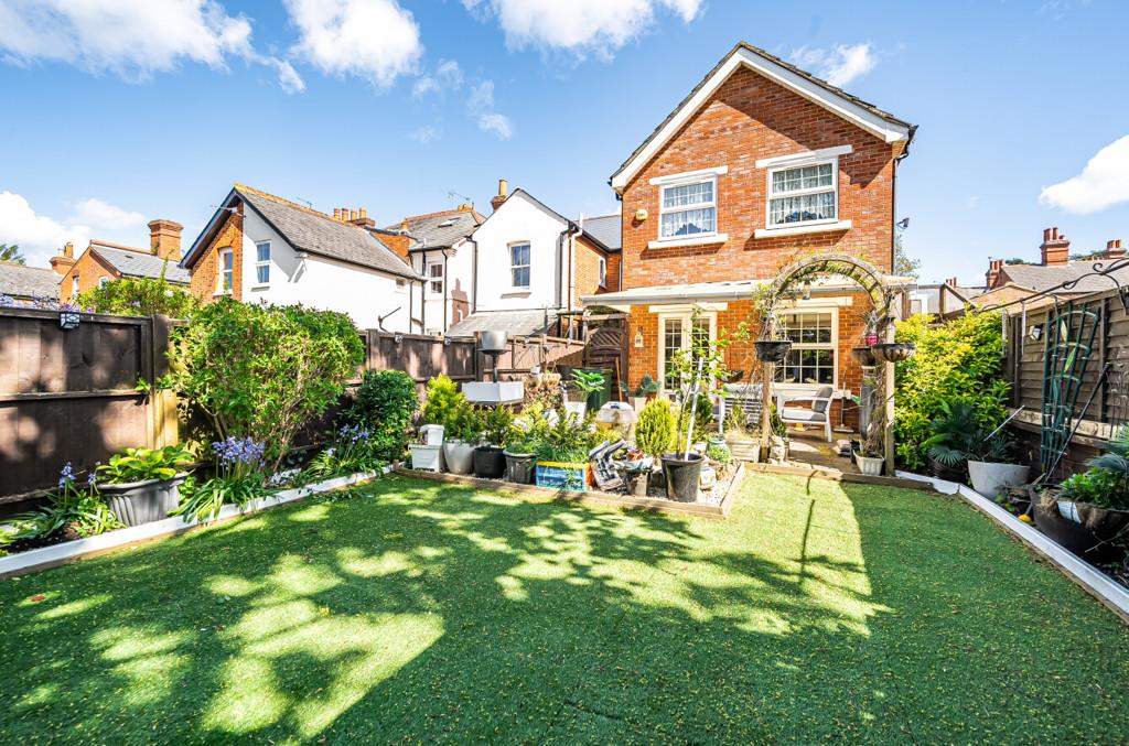 Shenstone Road, Reading, Berkshire 3 bed detached house - £425,000