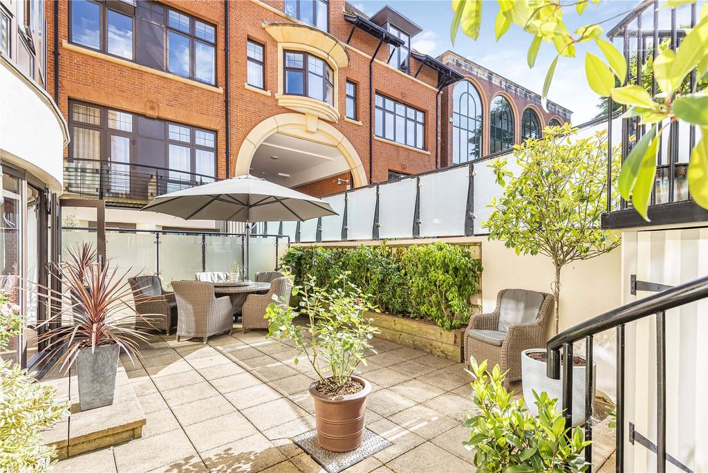 Perpetual House, RG9 1AF 2 bed apartment - £725,000