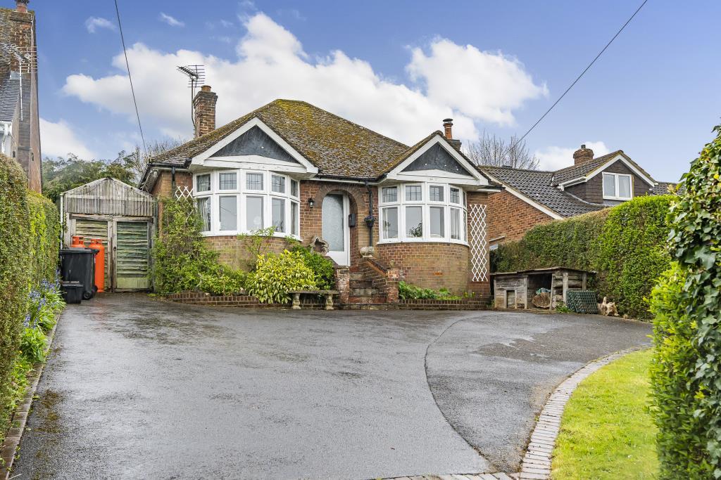 Beacons Bottom, Buckinghamshire, HP14 3 bed detached bungalow - £500,000