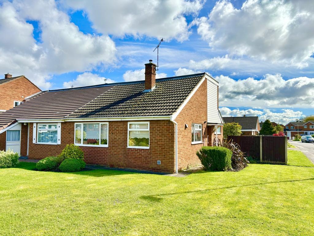 Countesthorpe, Leicester LE8 3 bed semi-detached house - £273,950