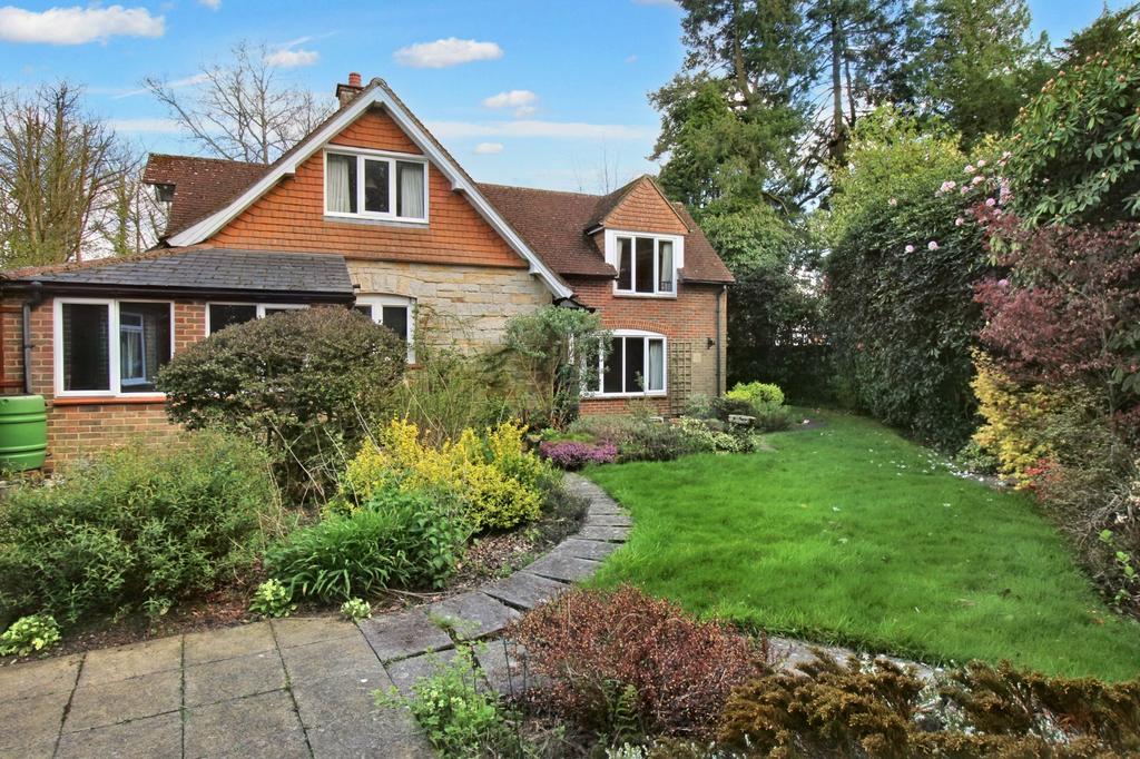 Beacon Road East Sussex Tn6 4 Bed Detached House For Sale £595 000