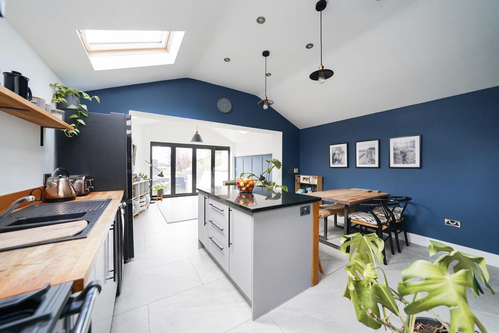 Leicester LE6 3 bed detached house for sale - £350,000