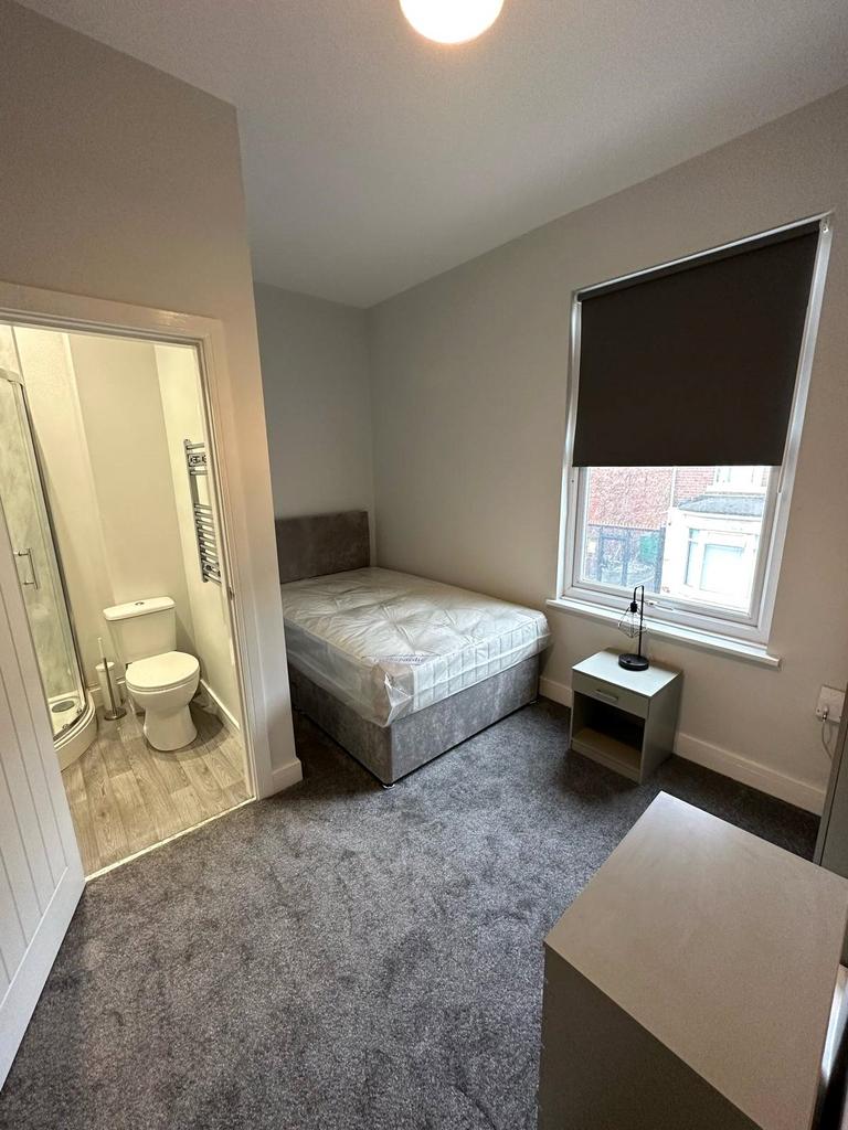 Kildare Street, Middlesbrough TS1 4 bed house - £477 pcm (£110 pw)