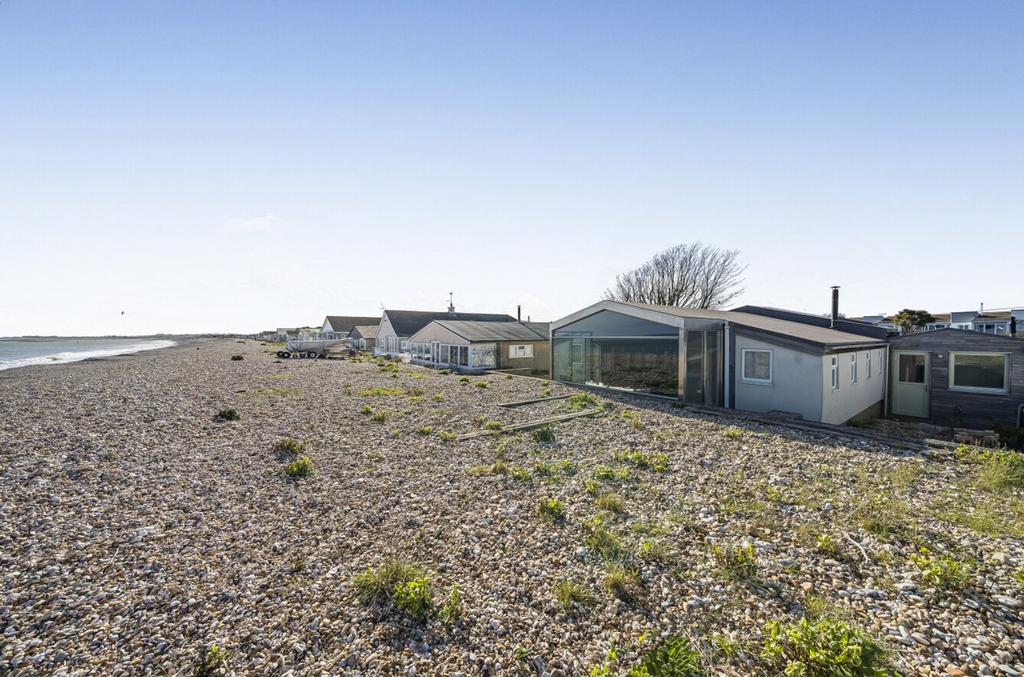 East Front Road, Pagham, PO21 4 bed detached bungalow - £650,000