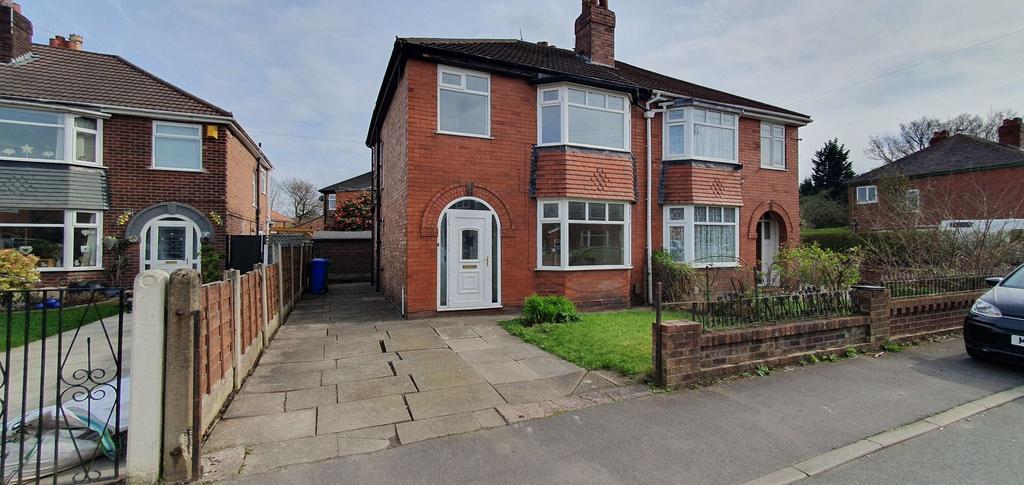 Manchester, Manchester M22 3 bed semi-detached house for sale - £324,950