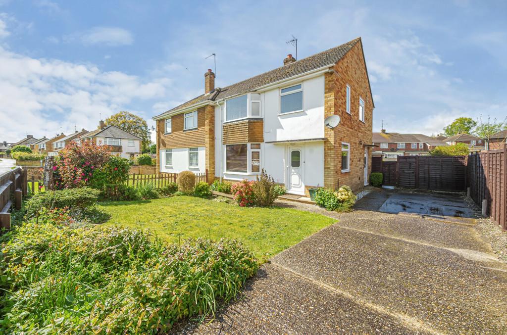 Hildens Drive, Tilehurst, Reading 3 bed semi-detached house - £375,000