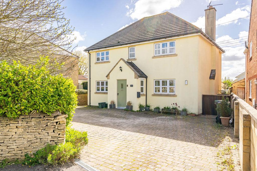 Luckington Road, Acton Turville 4 bed detached house - £595,000