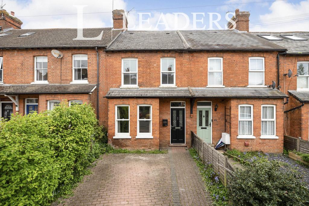 Mill Crescent, Tonbridge, TN9 2 bed terraced house - £1,400 pcm (£323 pw)