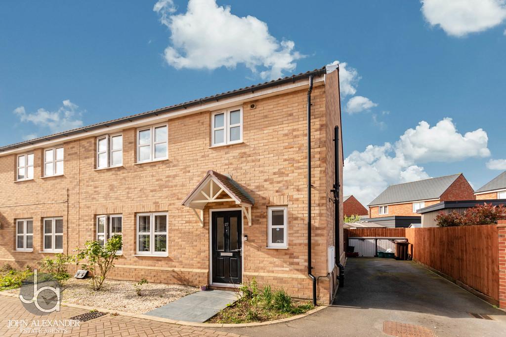 Otter Place, Stanway 3 bed semi-detached house - £350,000