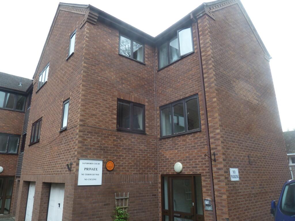Flat 2 Sandford Court Church Stretton... 2 bed flat - £700 pcm (£162 pw)