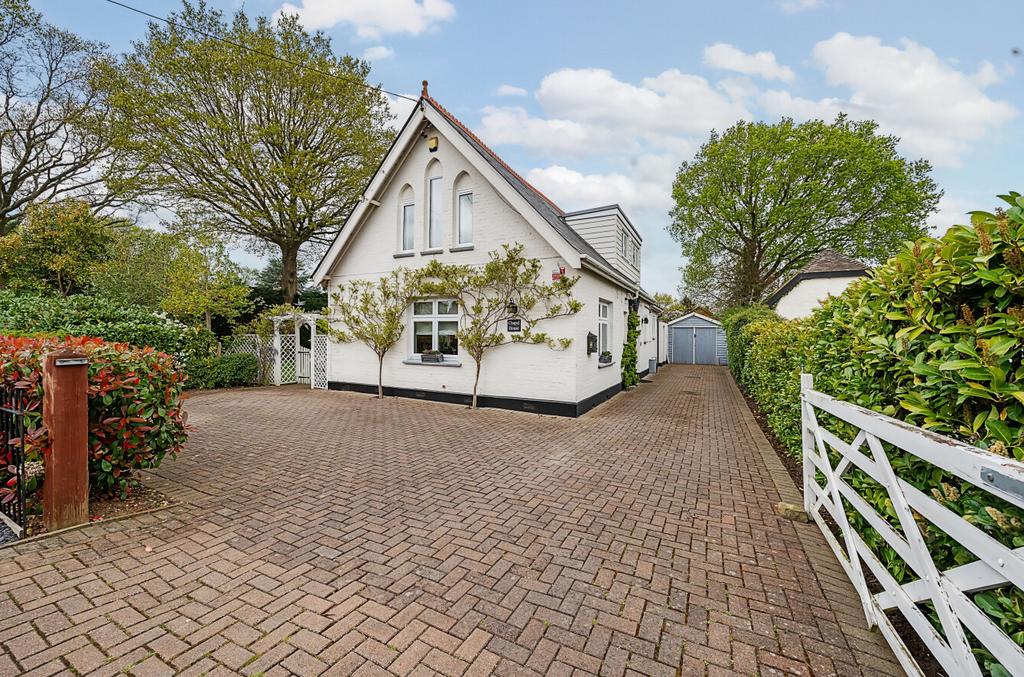 Warfield Street, Bracknell RG42 3 bed detached house for sale - £900,000