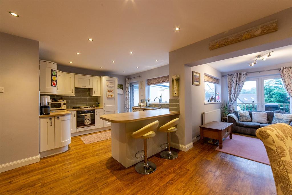 Midfield Estate, Pontypool NP4 4 bed semi-detached house - £300,000