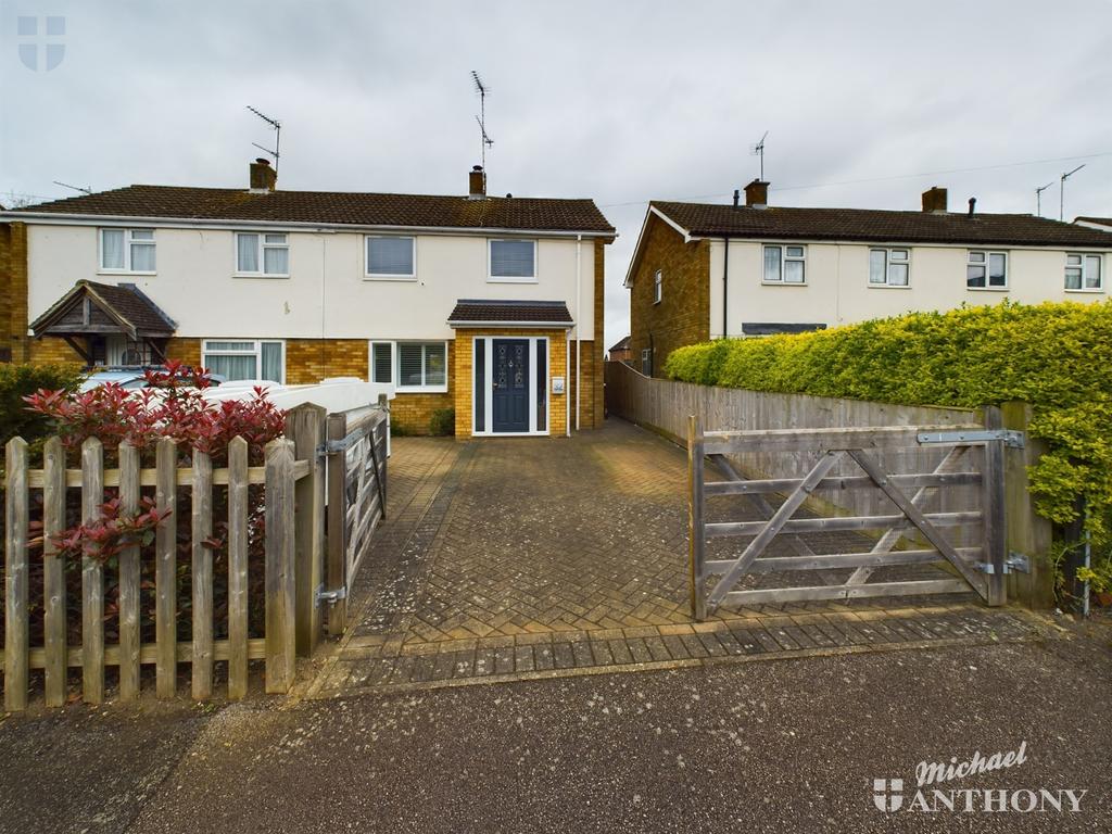 Holman Street, Aylesbury... 2 bed semi-detached house - £335,000
