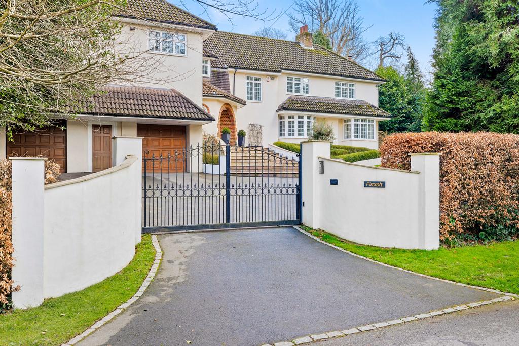 Beech Drive, Tadworth KT20 7 bed house - £2,000,000