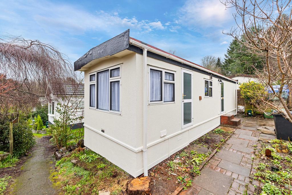 Ashurst Drive, Tadworth KT20 1 bed park home for sale - £110,000