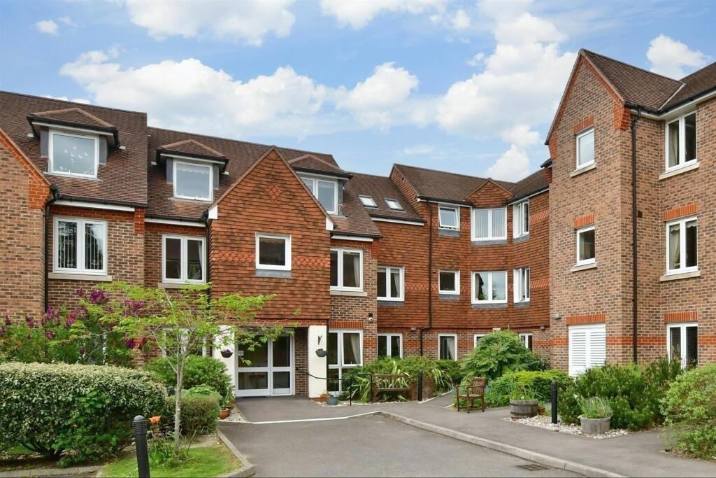 London Road Redhill RH1 1 bed retirement property - £1,200 pcm (£277 pw)