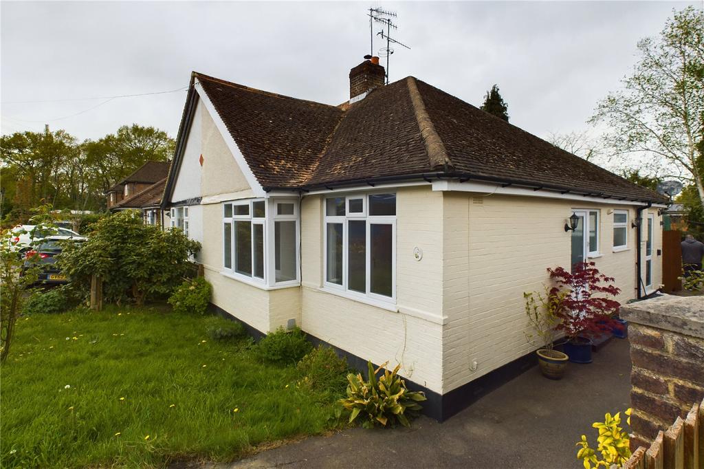 Holtye Avenue, West Sussex RH19 2 bed bungalow for sale - £425,000