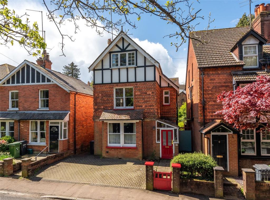 Horsham Road, Dorking, Surrey, RH4 4 bed detached house for sale - £725,000