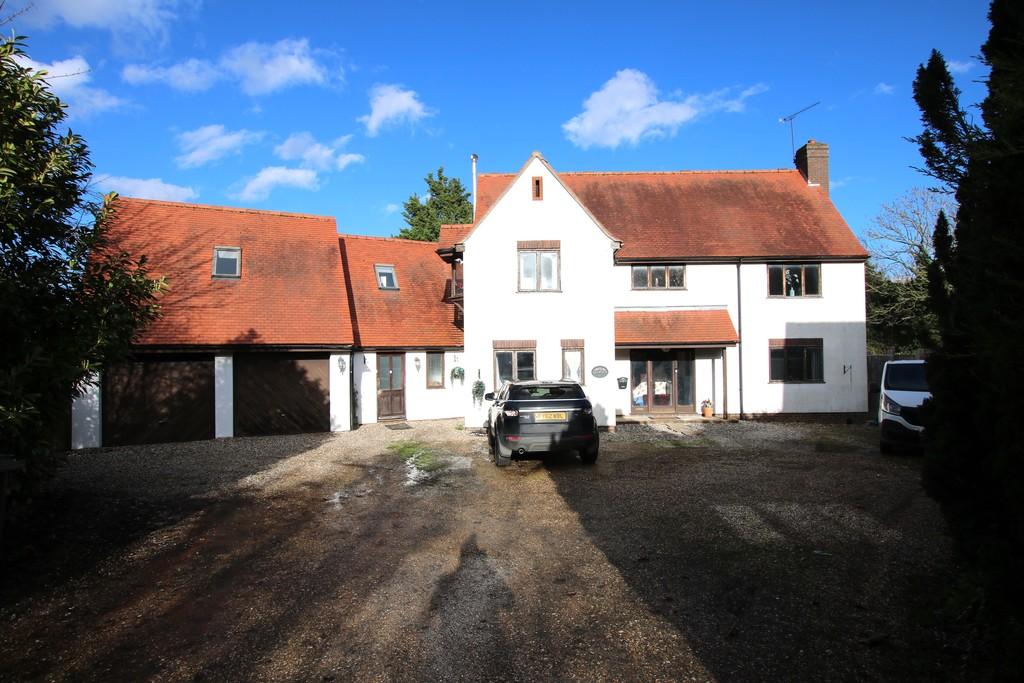 Cutlers Green, Dunmow 6 bed detached house - £775,000