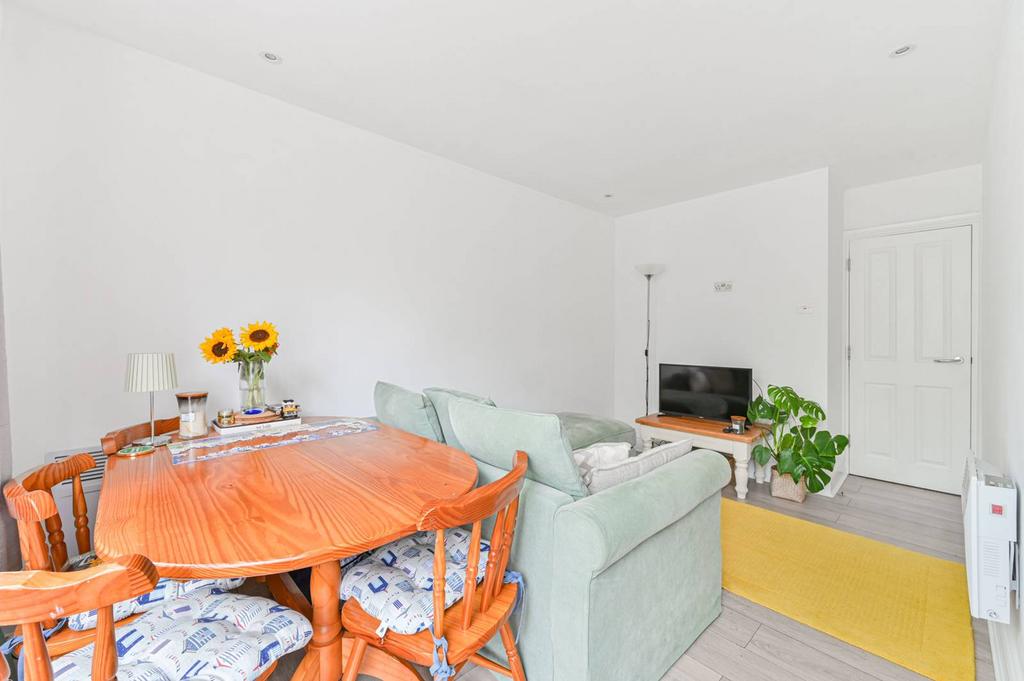 Leigham Court Road, Streatham Hill... 2 bed flat - £325,000