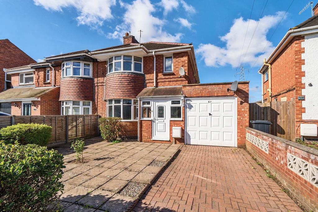 Laugherne Road, Worcester WR2 3 bed semi-detached house - £260,000