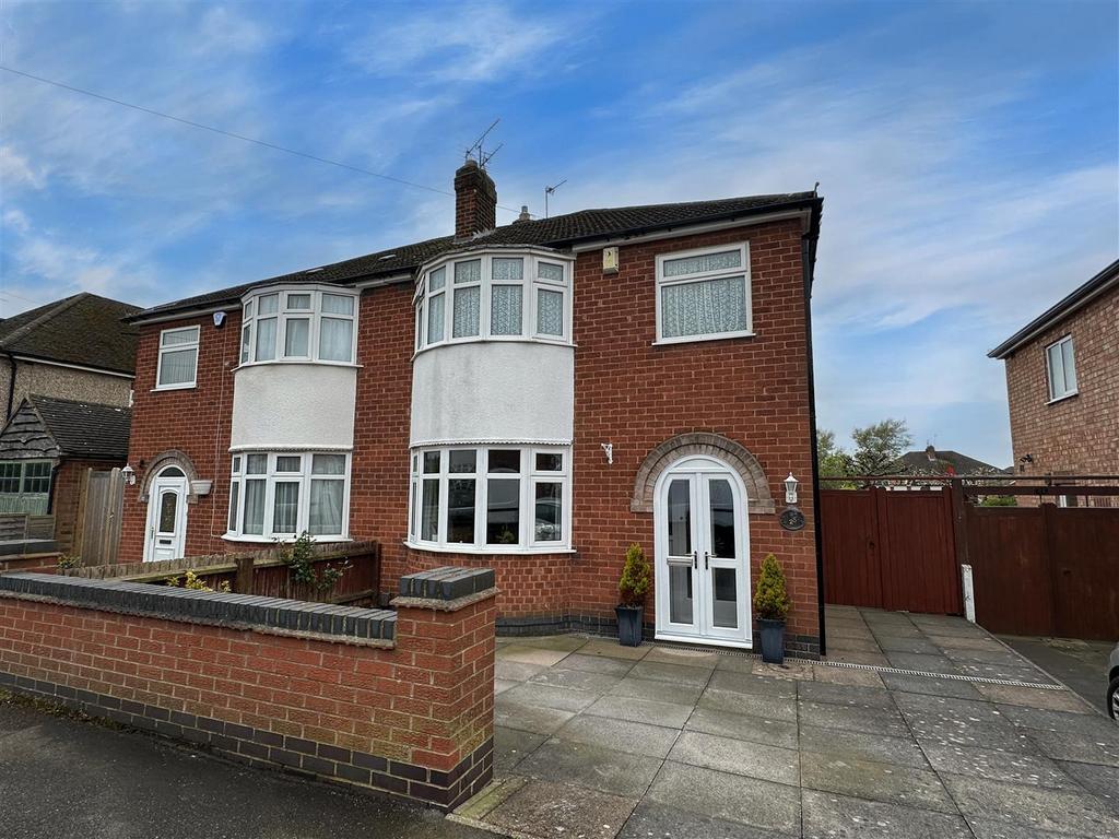 Guilford Drive, Wigston LE18 3 bed semi-detached house - £299,950