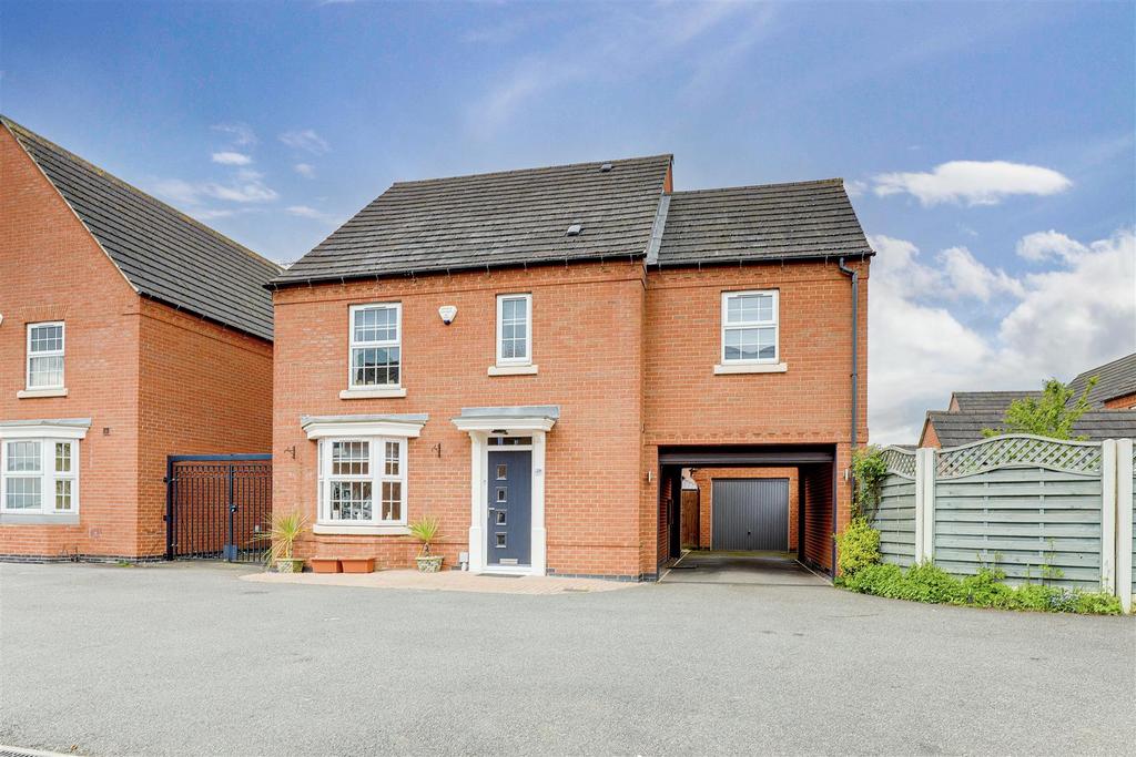 Falcon Way, Hucknall NG15 4 bed detached house for sale - £360,000